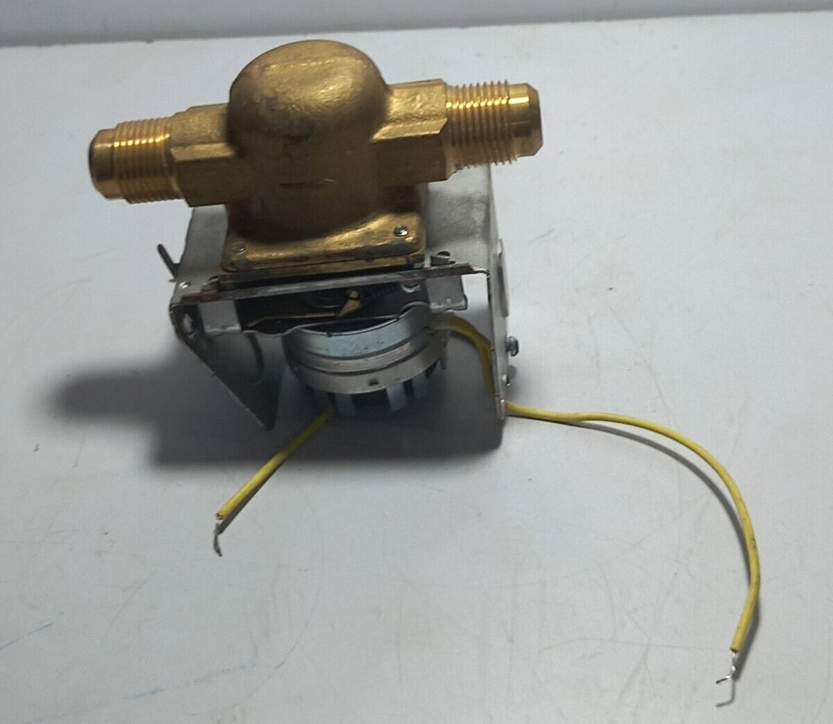 Honeywell V4043C1347 Motorized Valve / 220V 50Hz / 6W 0.4A – S N Marine