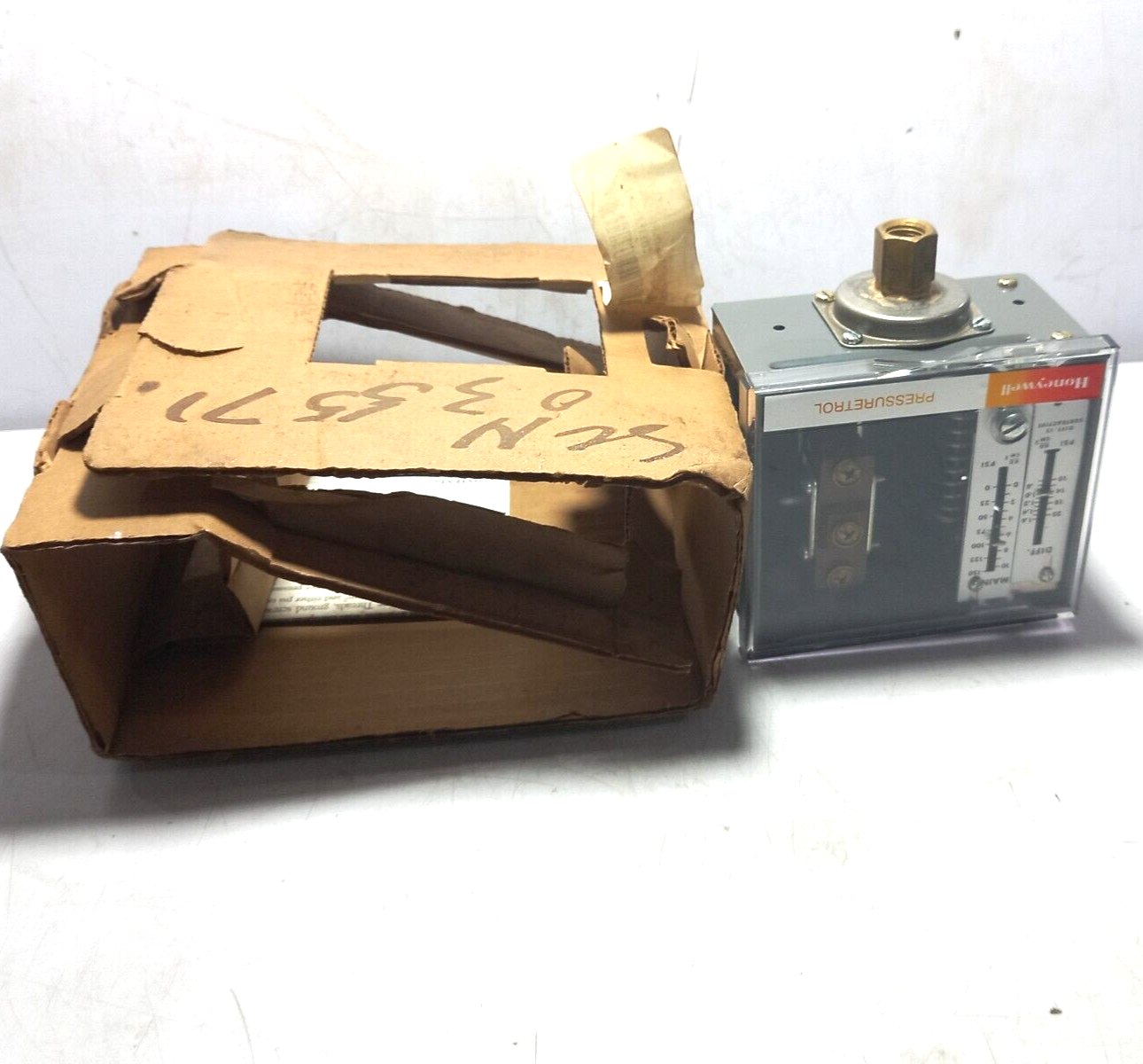 Honeywell L404F 1102 Pressuretrol Controller L404F1102 – S N Marine