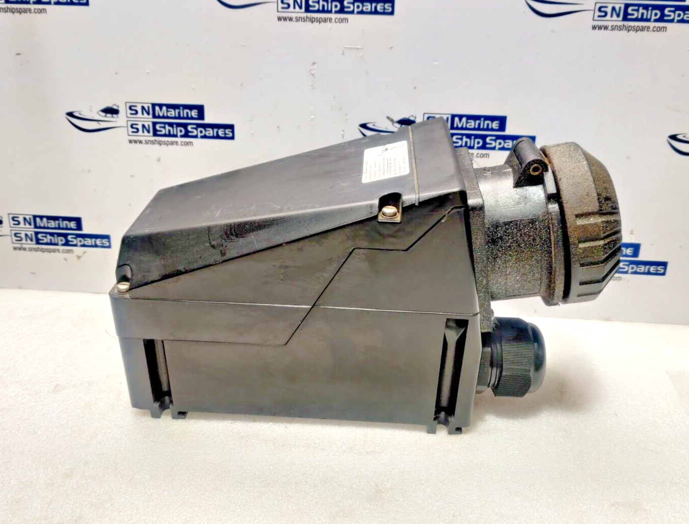 CEAG GHG5124407R0001 Wall Socket 32A-7H 500V~ Ui: 690V 3P+E – S N Marine