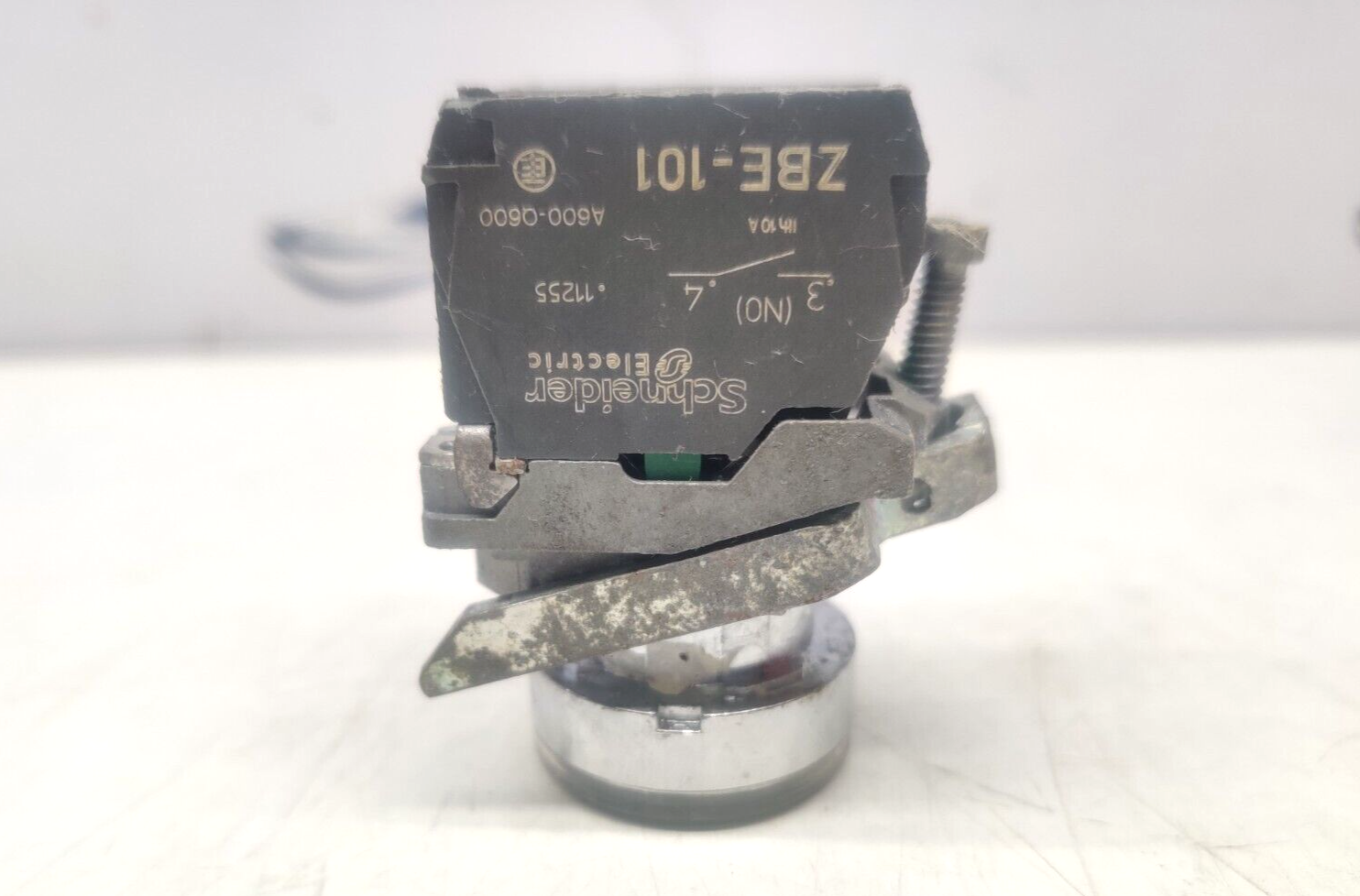 Schneider Electric ZBE-101, ZBV-B3 Pushbutton A600-Q600 2PCs In Lot – S ...